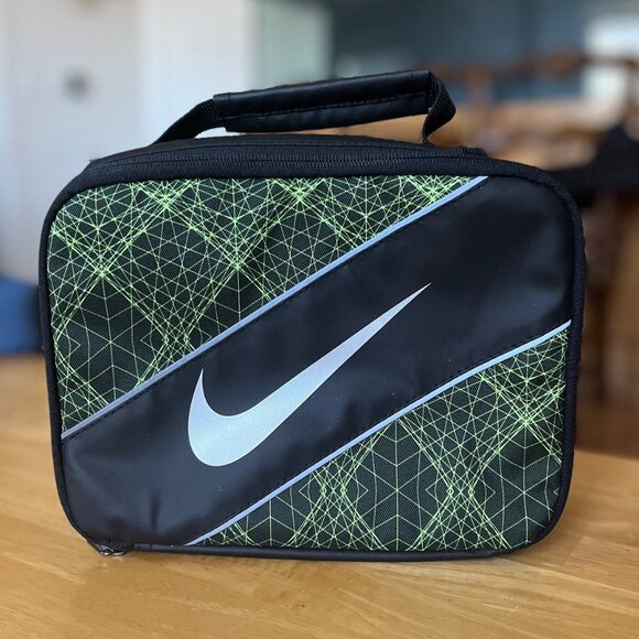 Nike | Bags | Nike Swoosh Insulated Reflect Lunch Box Black And Green ...